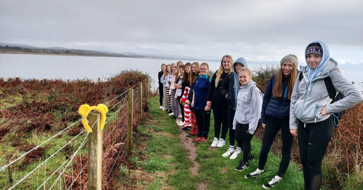 Pwllheli to Llanbedrog walk raises £600 for… | Grŵp Llandrillo Menai